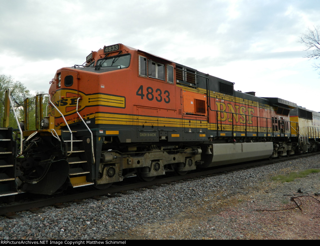 BNSF 4833